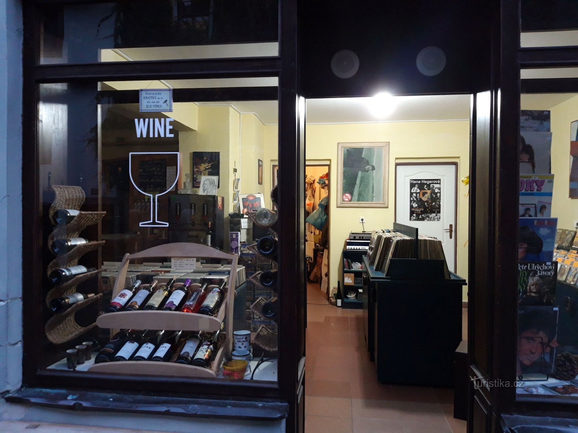 Český Krumlov a Vinotéka U Lenina